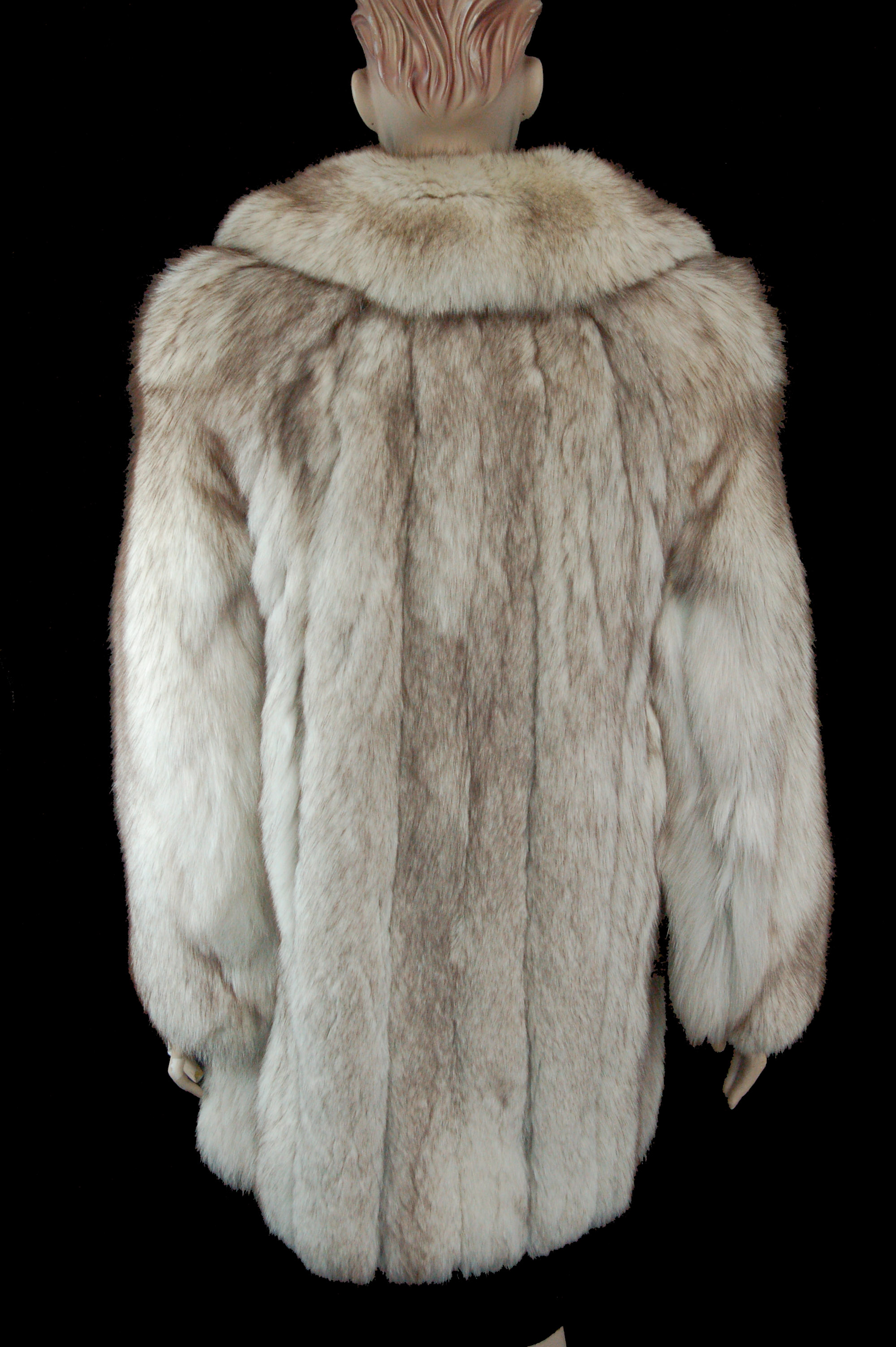 Women's Lush Fox Fur Coat - Siz M/L - $4,000.00 Cold Storage Value ...