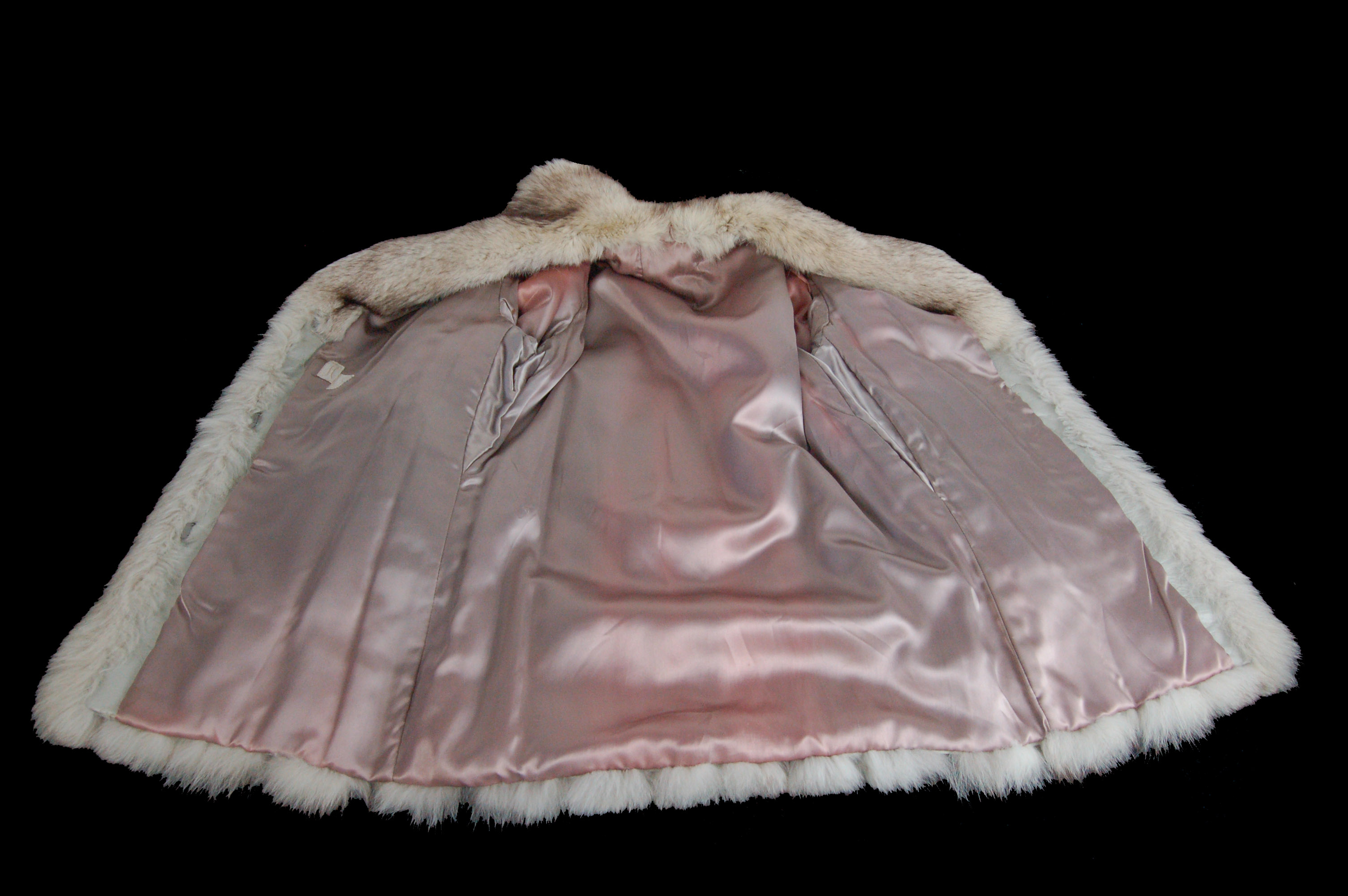 Women's Lush Fox Fur Coat - Siz M/L - $4,000.00 Cold Storage Value ...