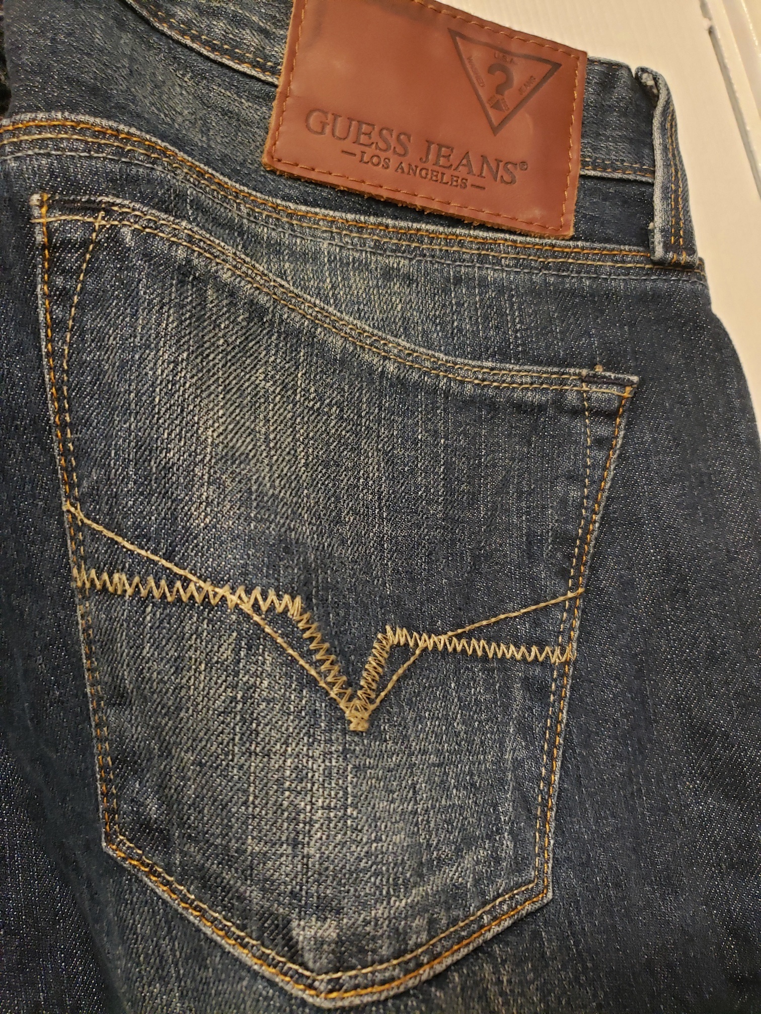 Guess Lincoln Slim-Straight Leg Denim Jeans Sz 34x32 | Property Room
