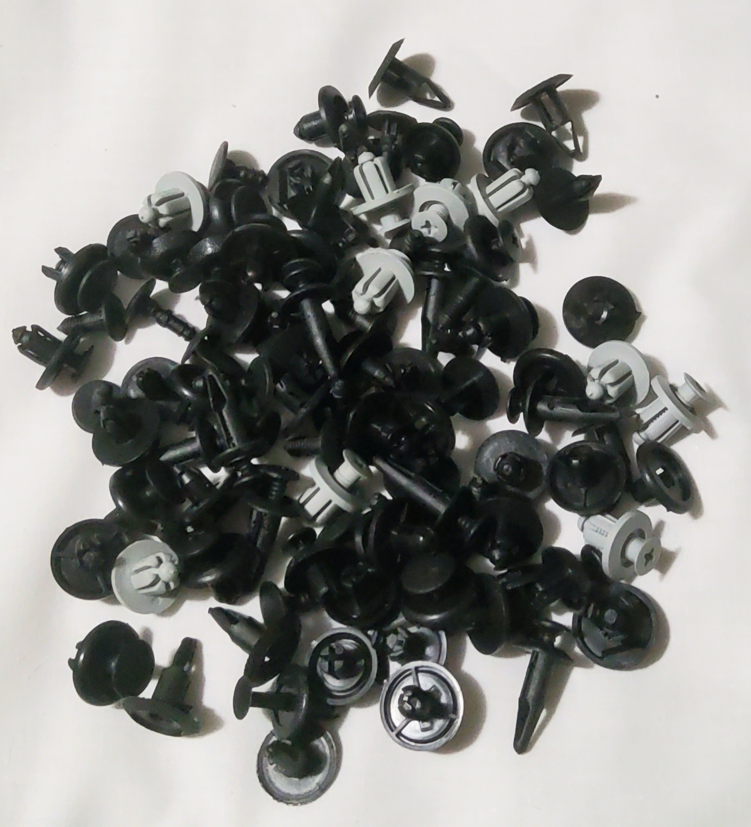 100 pcs. Car Bumper Fender Rivet Push Pins Fastener | Property Room