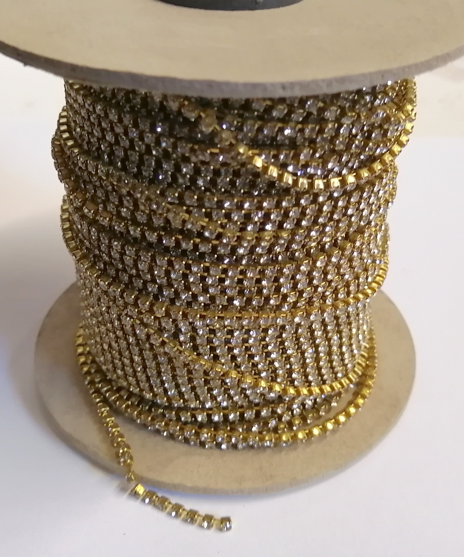 RAW BRASS PP18 BLACK DIAMOND RHINESTONE CHAIN - 25 METERS | Property Room