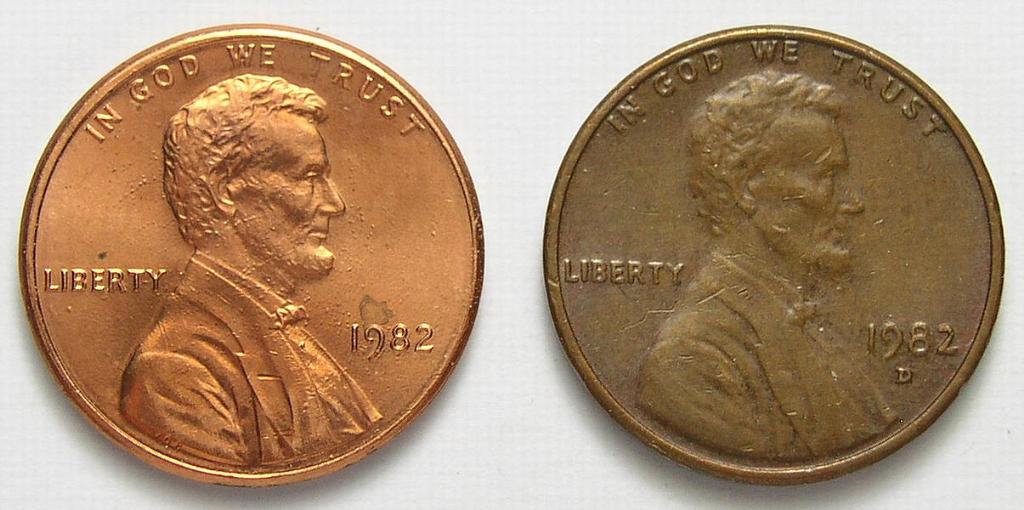 1982 Large Date and 1982 D Small Date Copper Lincoln Memorial Cents - 2 ...
