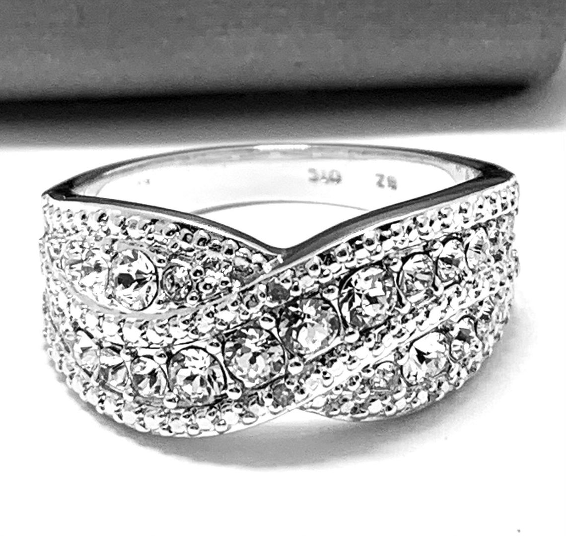 18k White Gold & Jewelry Bronze 1.50ctw White Crystal Ring | Property Room