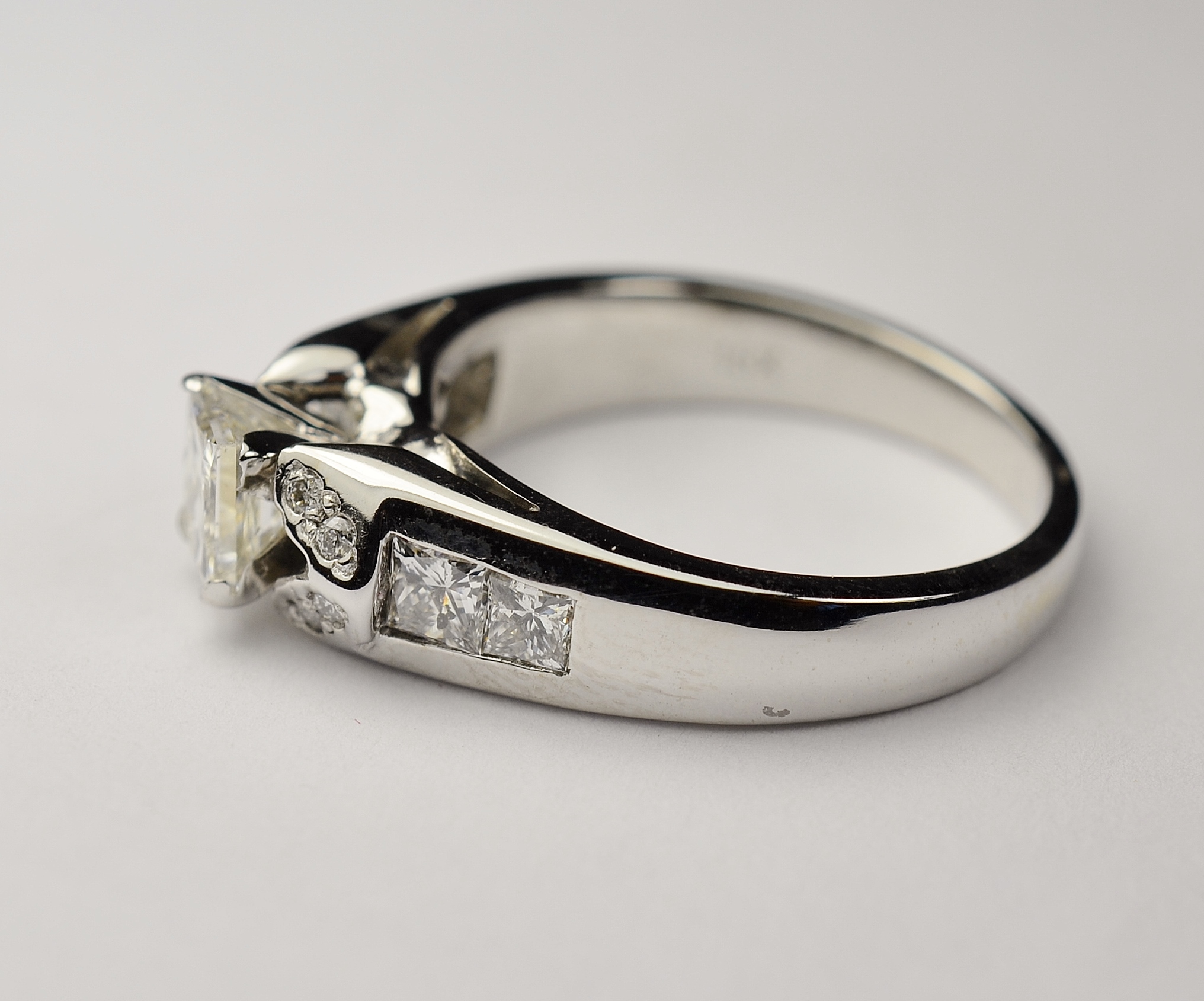 $6,000 Retail 18K White Gold 1.00 Ct t.w. Diamond Engagement Ring ...