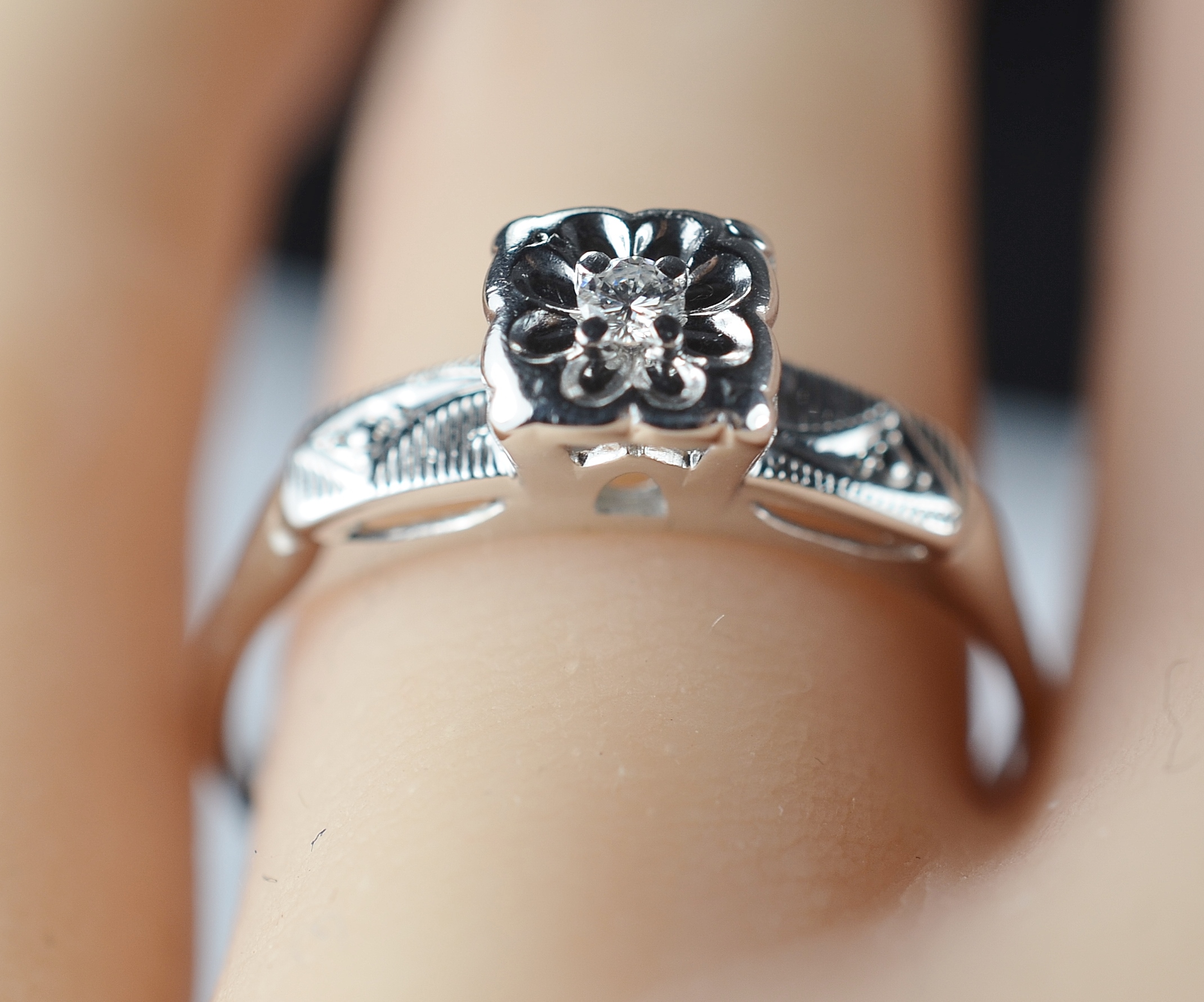 $700 Retail 14K Gold Vintage Design Solitaire Ring | Property Room