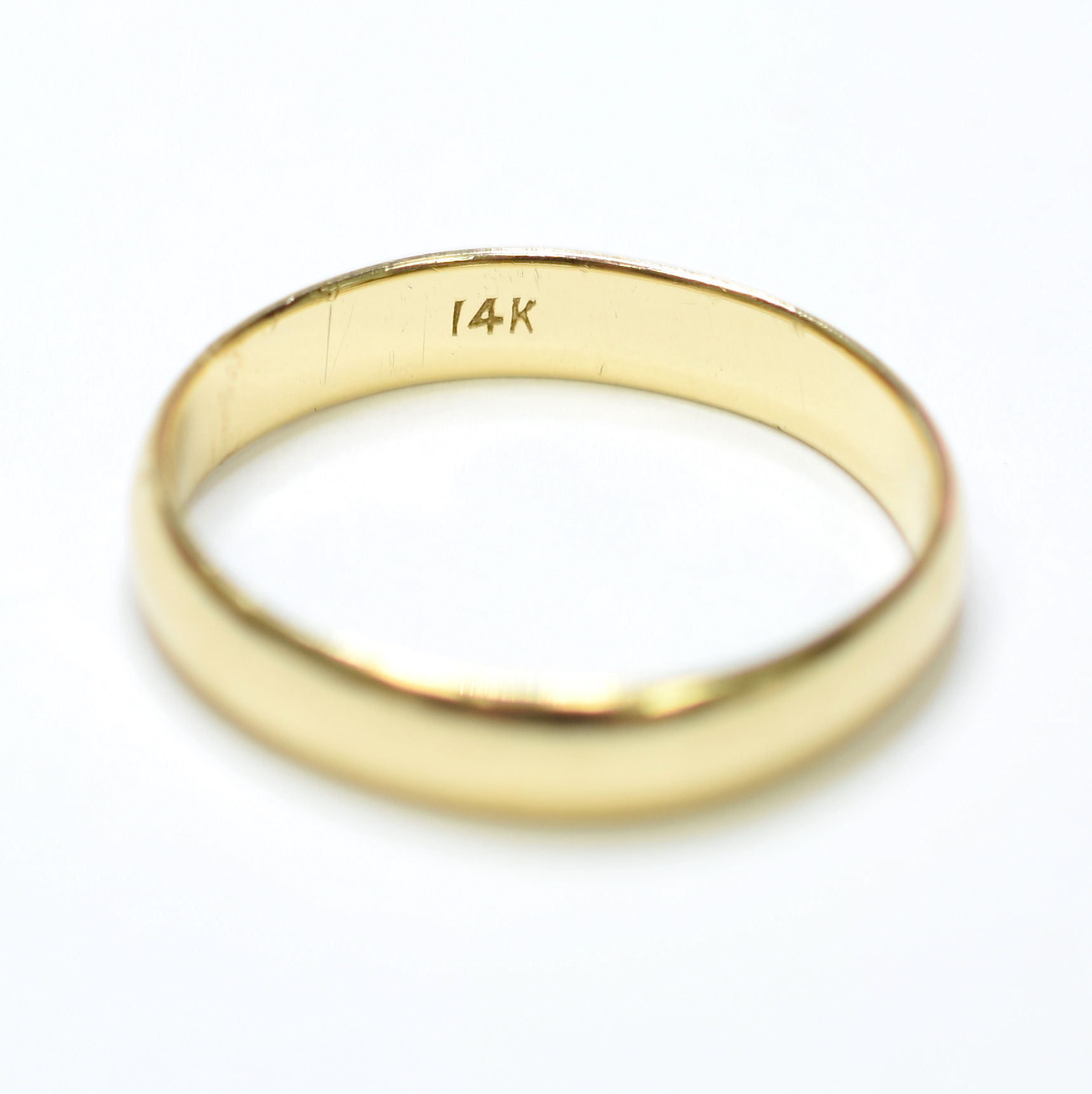 14K Yellow Gold 4.00 Grams Plain Mens Wedding Band | Property Room