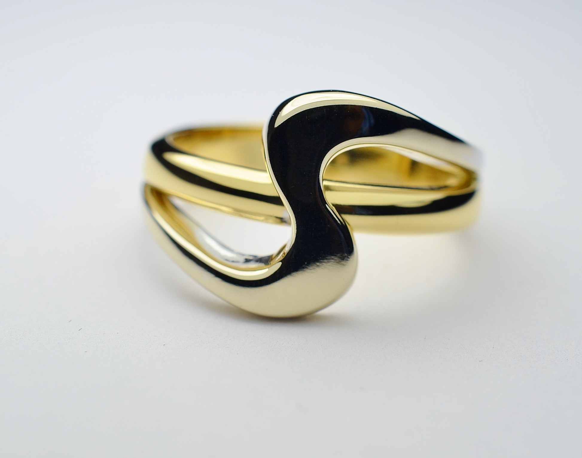 $1,399 Retail 18K Two Tone Gold Interlocking Swirl Design Cocktail Ring ...