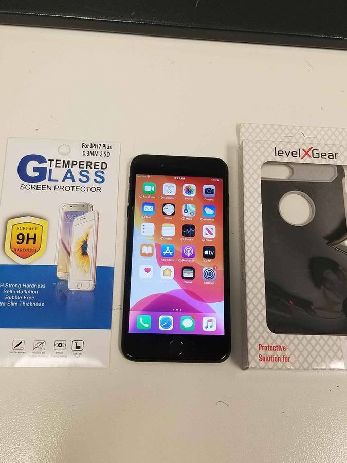 GSM Unlocked Apple iPhone 7 Plus 32GB Smartphone - Bundle | Property Room