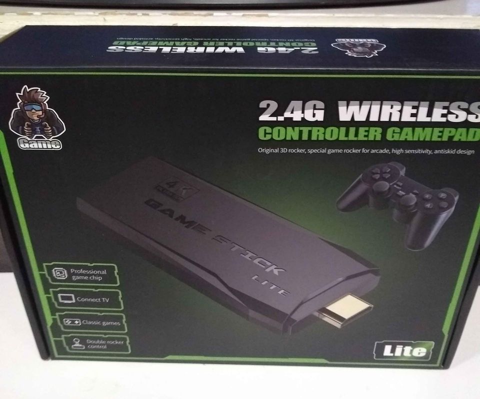 M8 Wireless Retro Classic Gaming Console 10000 Games | Property Room