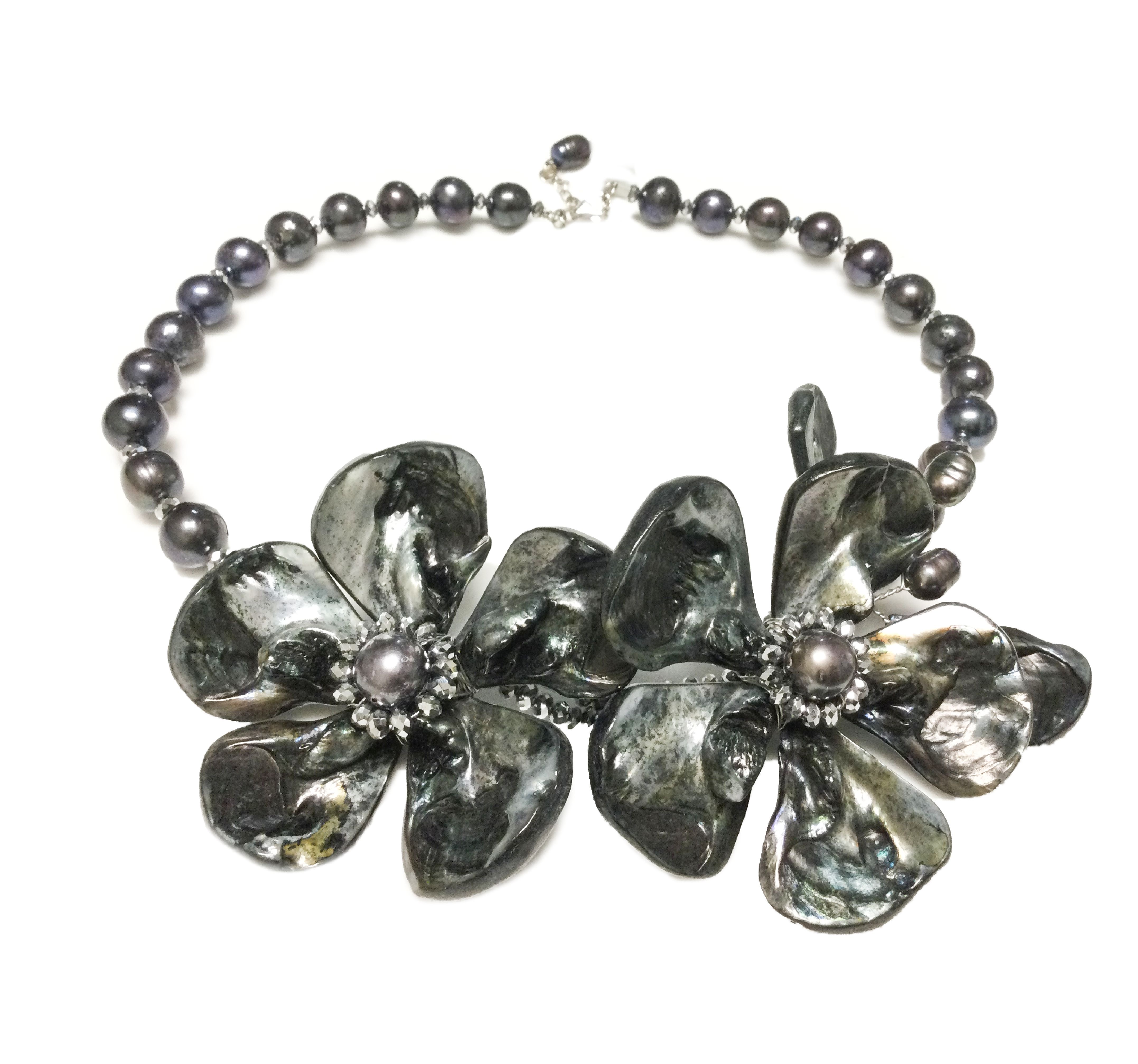 Peacock Pearl and Grey Shell Flower Wire Necklace - M1A1 | Property Room