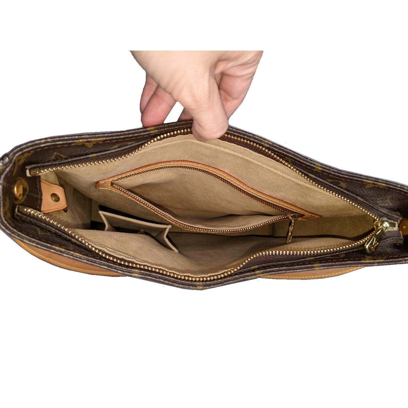 Authentic Louis Vuitton LV monogram Purse / Hanbag | Property Room