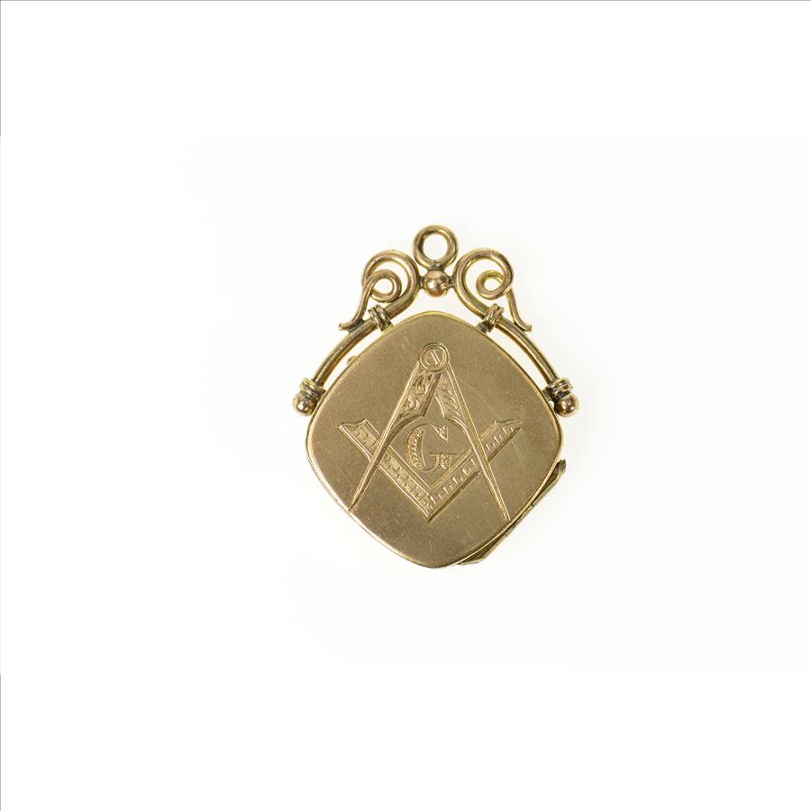 14K Masonic Symbol Photo Picture Locket Yellow Gold Pendant | Property Room