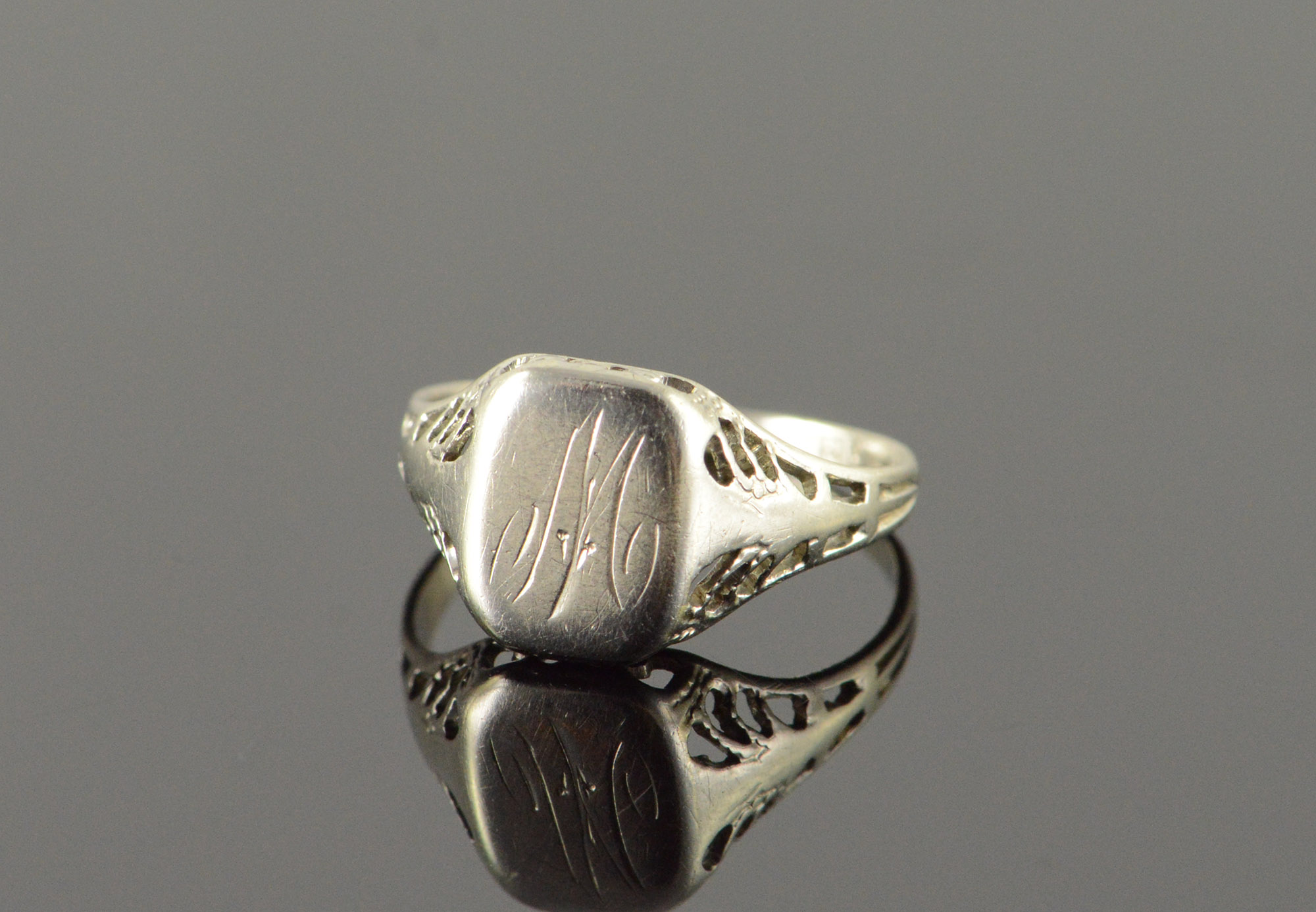 10K 1.1g M W Monogram Letter Initial Cursive Vintage Baby Children's ...