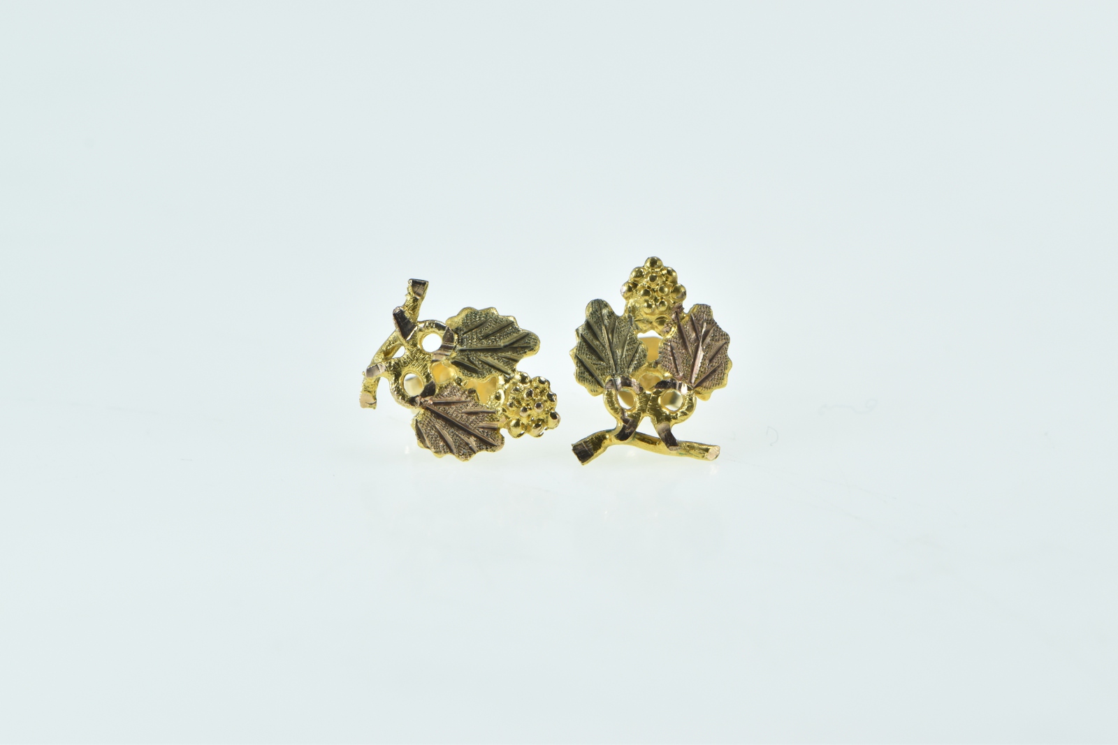 10K Black Hills Leaf Cluster Vintage Fashion Stud Yellow Gold Earrings | Property Room