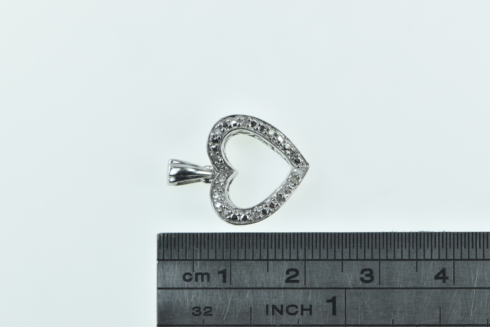 10K Diamond Inset Heart Love Symbol White Gold Pendant | Property Room