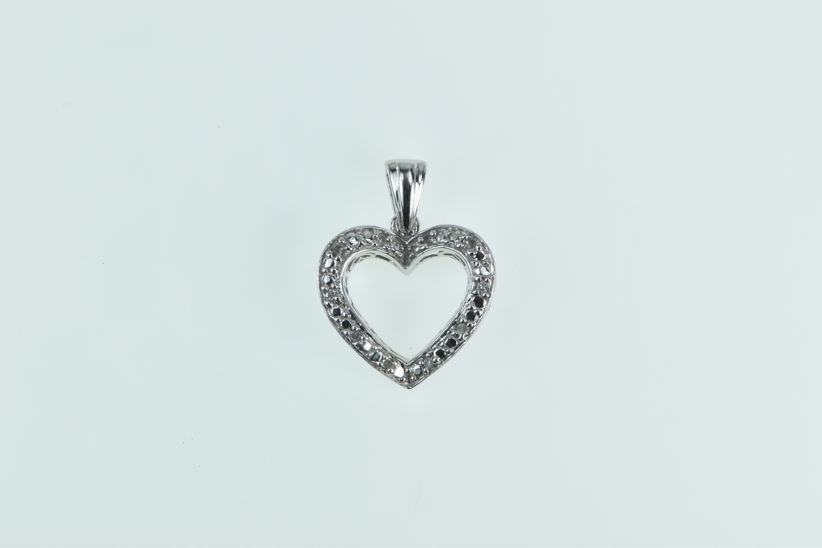 10K Diamond Inset Heart Love Symbol White Gold Pendant | Property Room