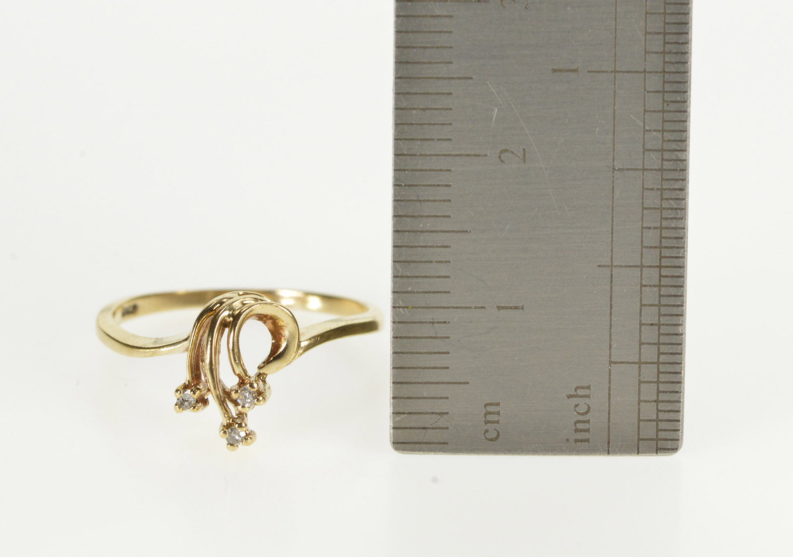 10K Diamond Inset Three Stone Wavy Design Fashion Yellow Gold Ring ...