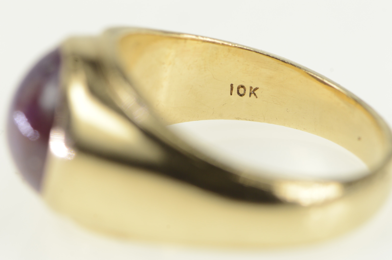 10K Oval Star Ruby Retro Vintage Men's Yellow Gold Ring, Size 10.75 | Property Room