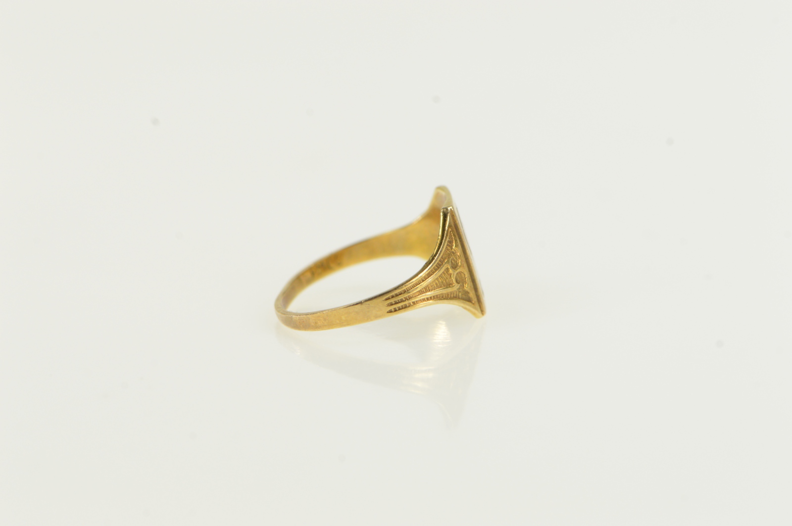 10K Victorian D Cursive Monogram Child's Baby Yellow Gold Ring, Size 1. ...