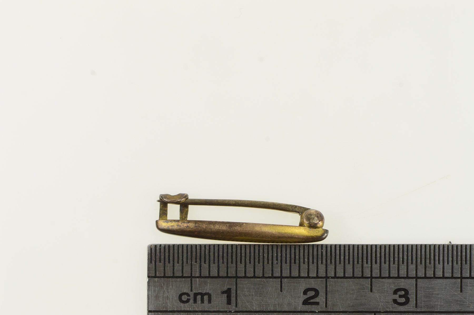 10K Vintage Classic Oval Simple Bar Yellow Gold Pin/Brooch | Property Room