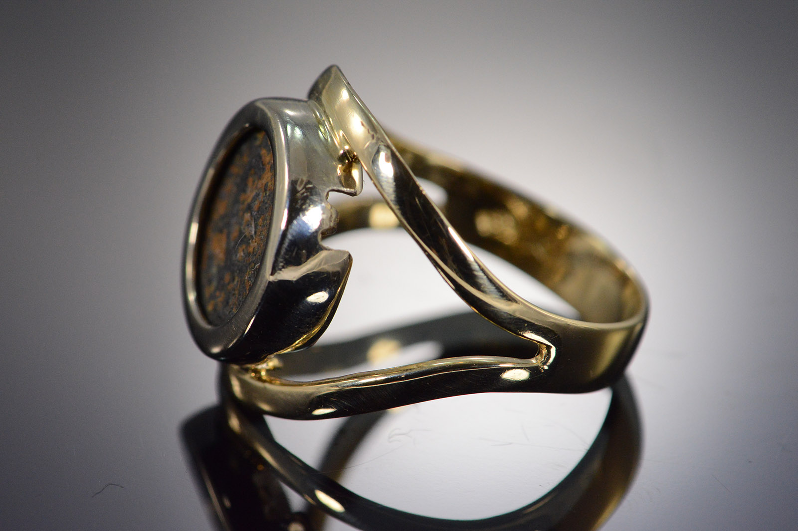 14K Ancient Roman Bezel set Coin Yellow Gold Ring, Size 8 | Property Room