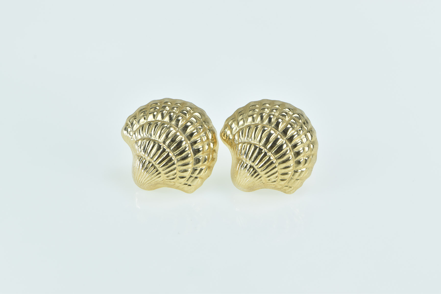 14K Domed Scallop Sea Shell Ocean Motif Yellow Gold Earrings | Property ...