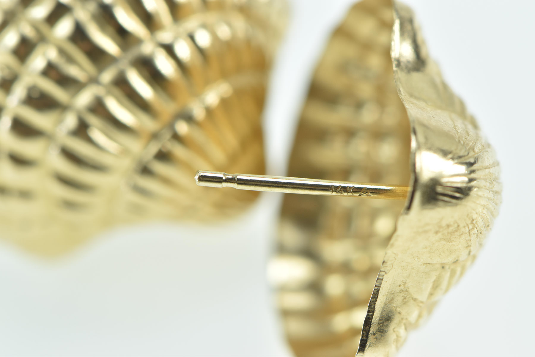 14K Domed Scallop Sea Shell Ocean Motif Yellow Gold Earrings | Property ...