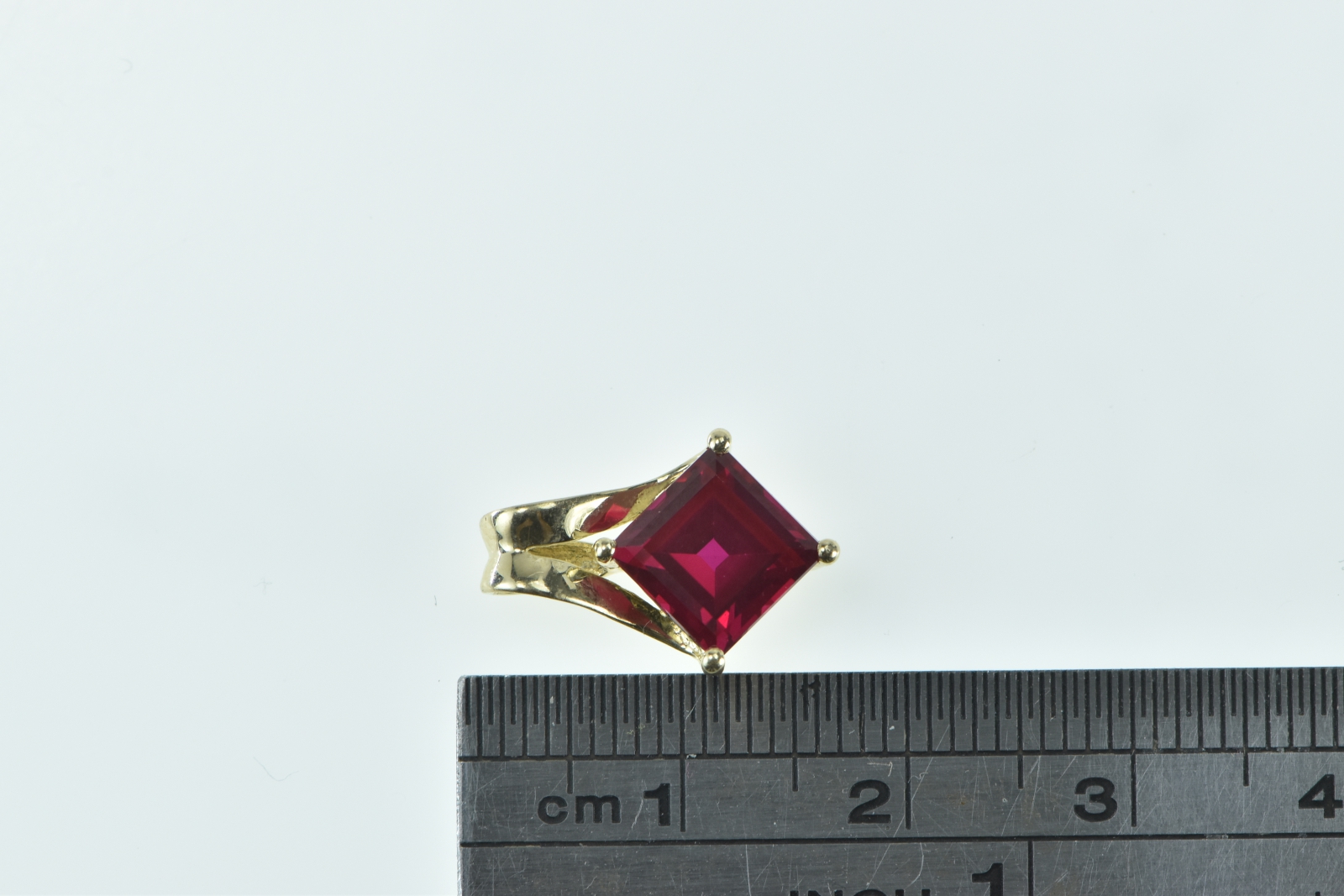 14K Princess Syn. Ruby Classic Simple Yellow Gold Pendant | Property Room