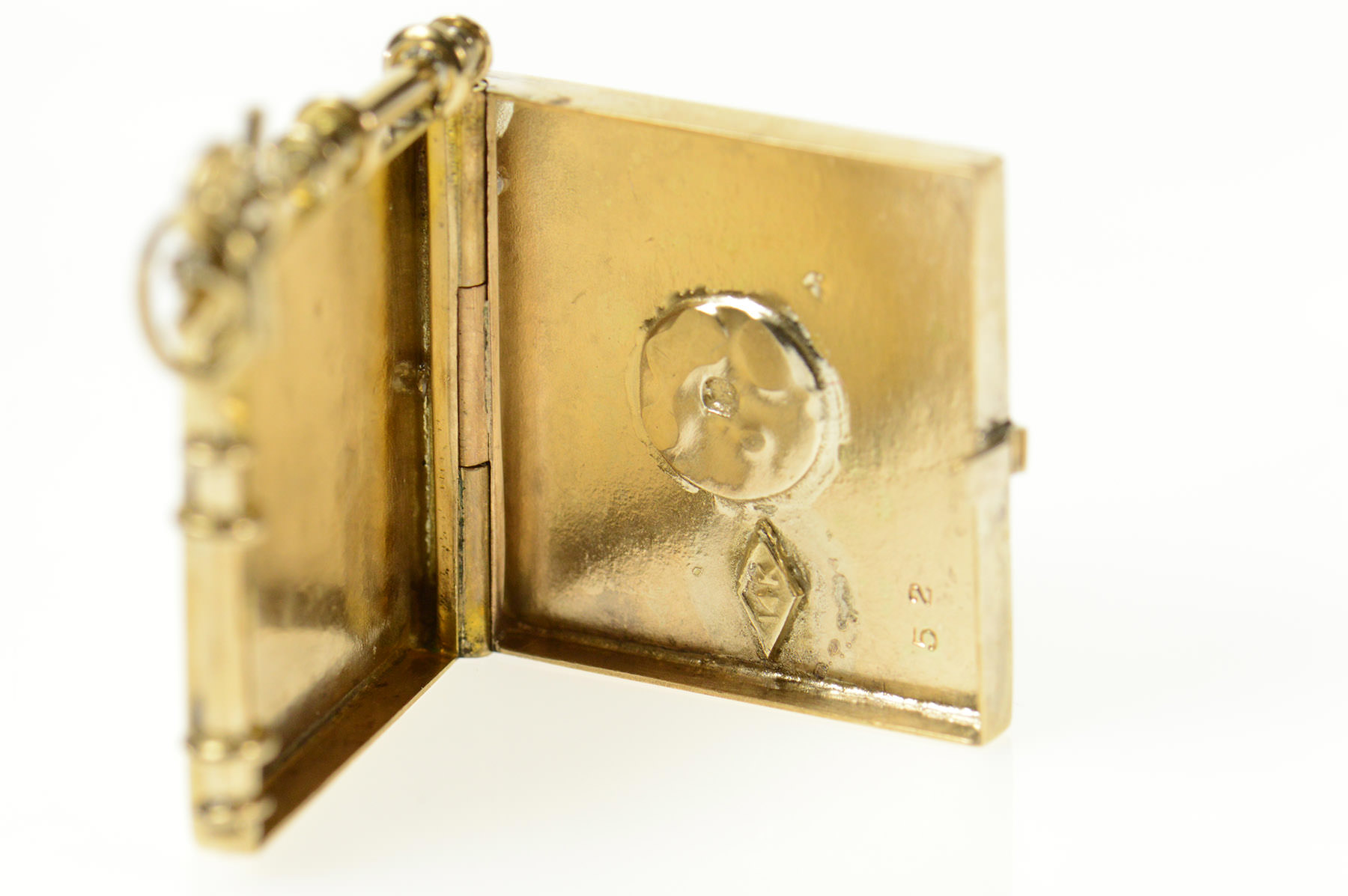 14K Victorian Etched AR Monogram Photo Locket Yellow Gold Charm/Pendant ...