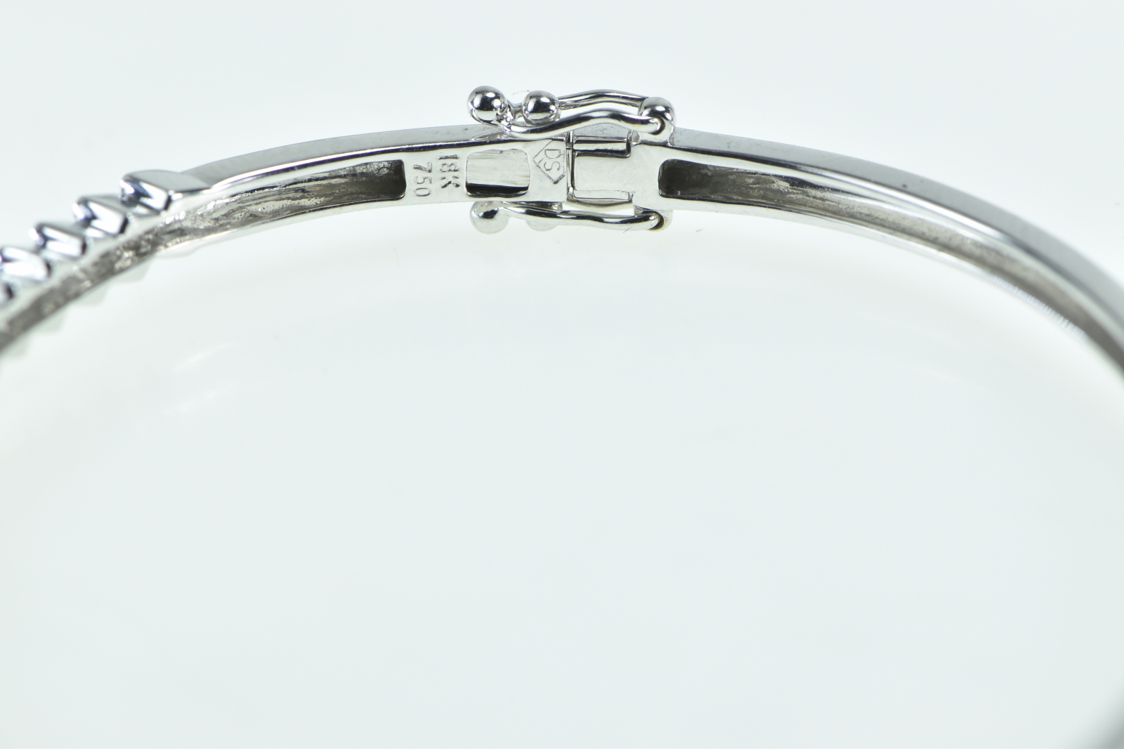 18K 0.50 Ctw Diamond Squared Slanted Oval Bangle White Gold Bracelet 6. ...