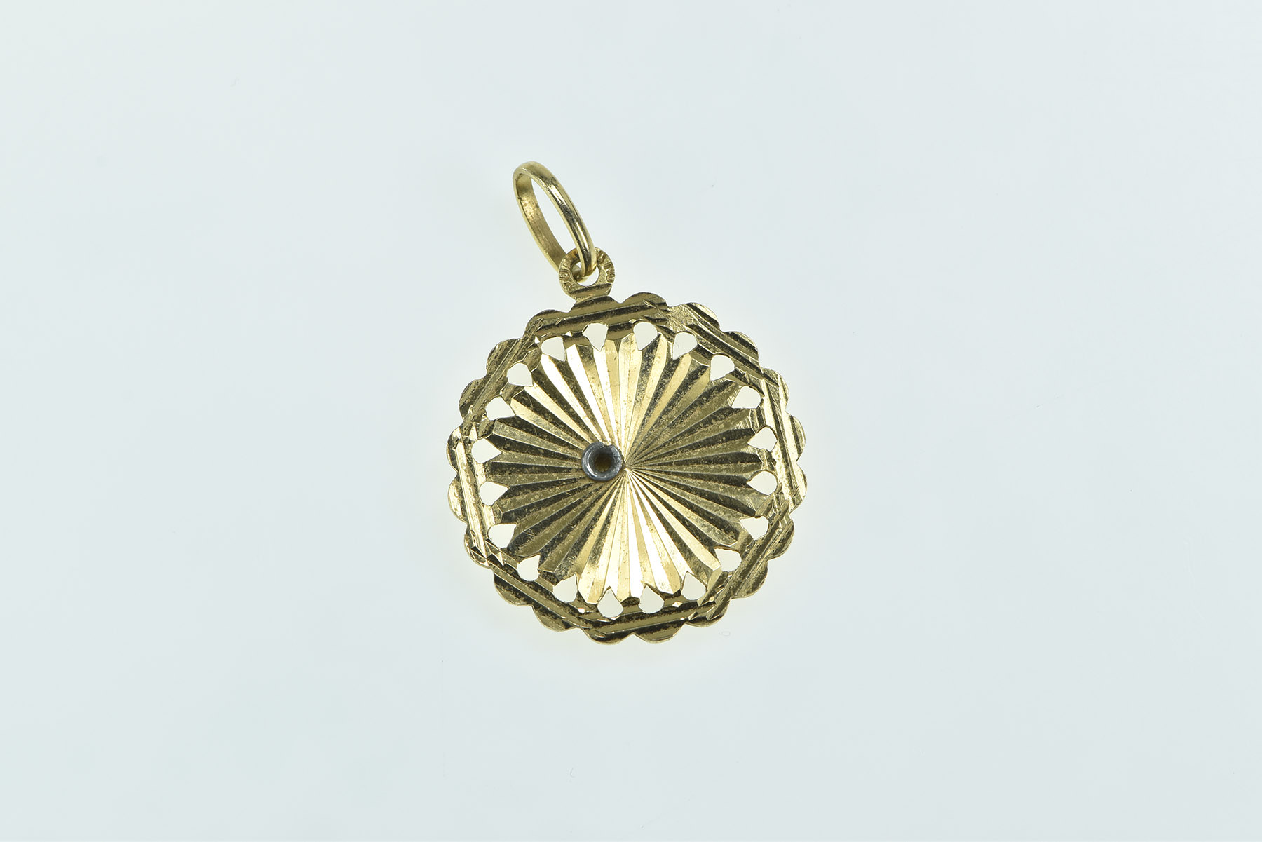 18K Queen Nefertiti Scalloped Egyptian Queen Yellow Gold Charm/Pendant ...