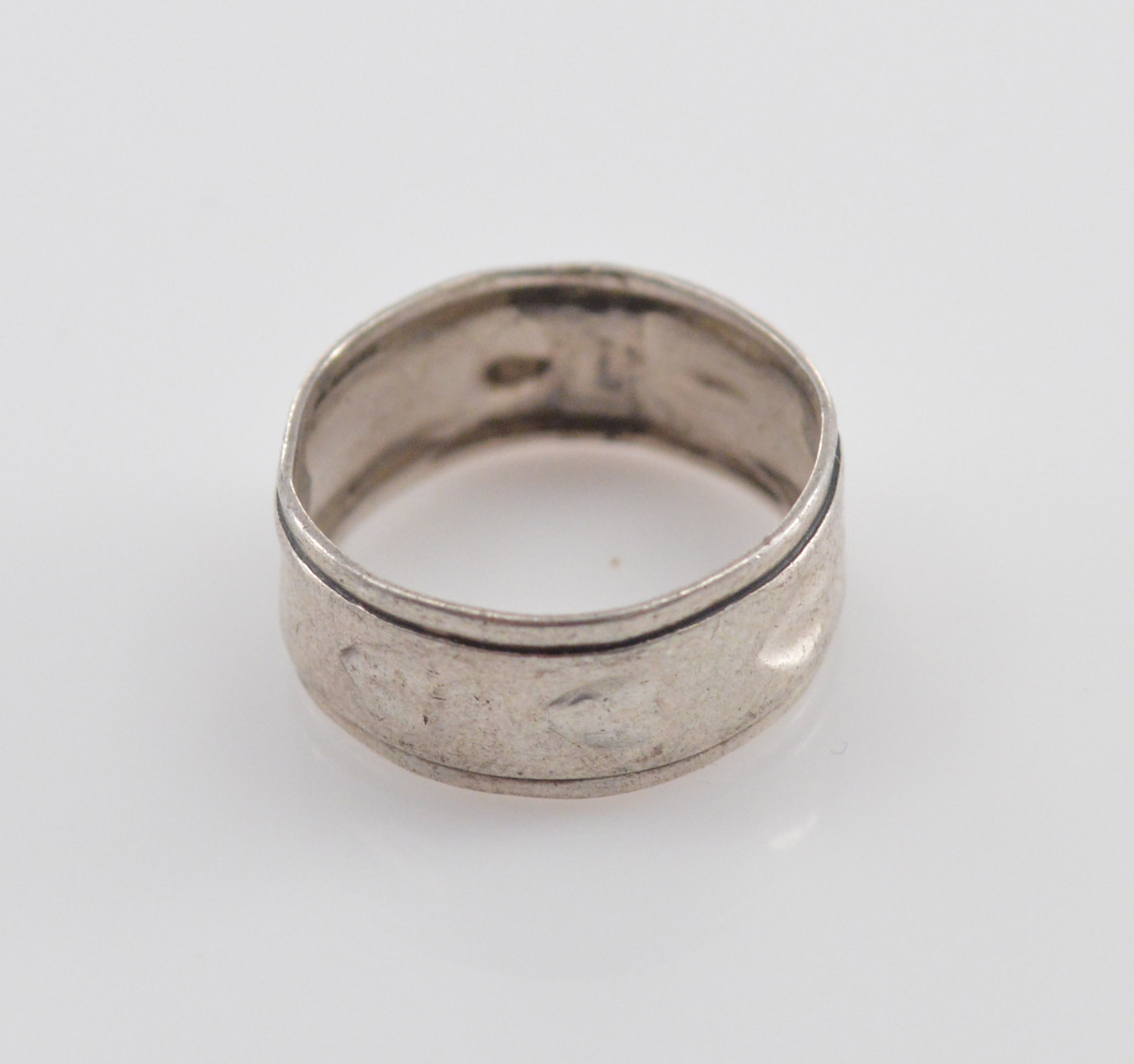 1.9g Solid Silver Simple Broad Band with Pressed Heart Details Sterling ...