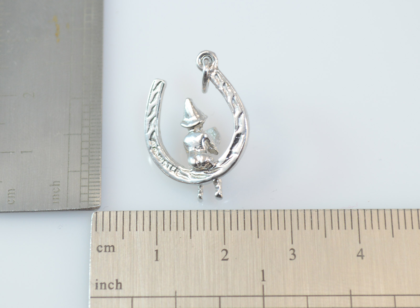 2.3g Solid Silver Elf On The Shelf Horseshoe Sterling Charm Marked Ster ...