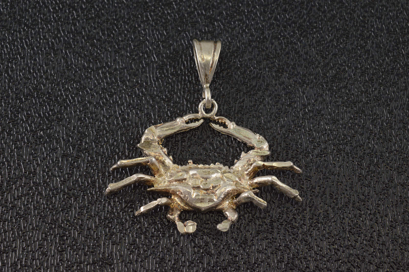 4.5g Solid Silver Detailed Curved Leg Crab " Sterling Pendant Marked ...