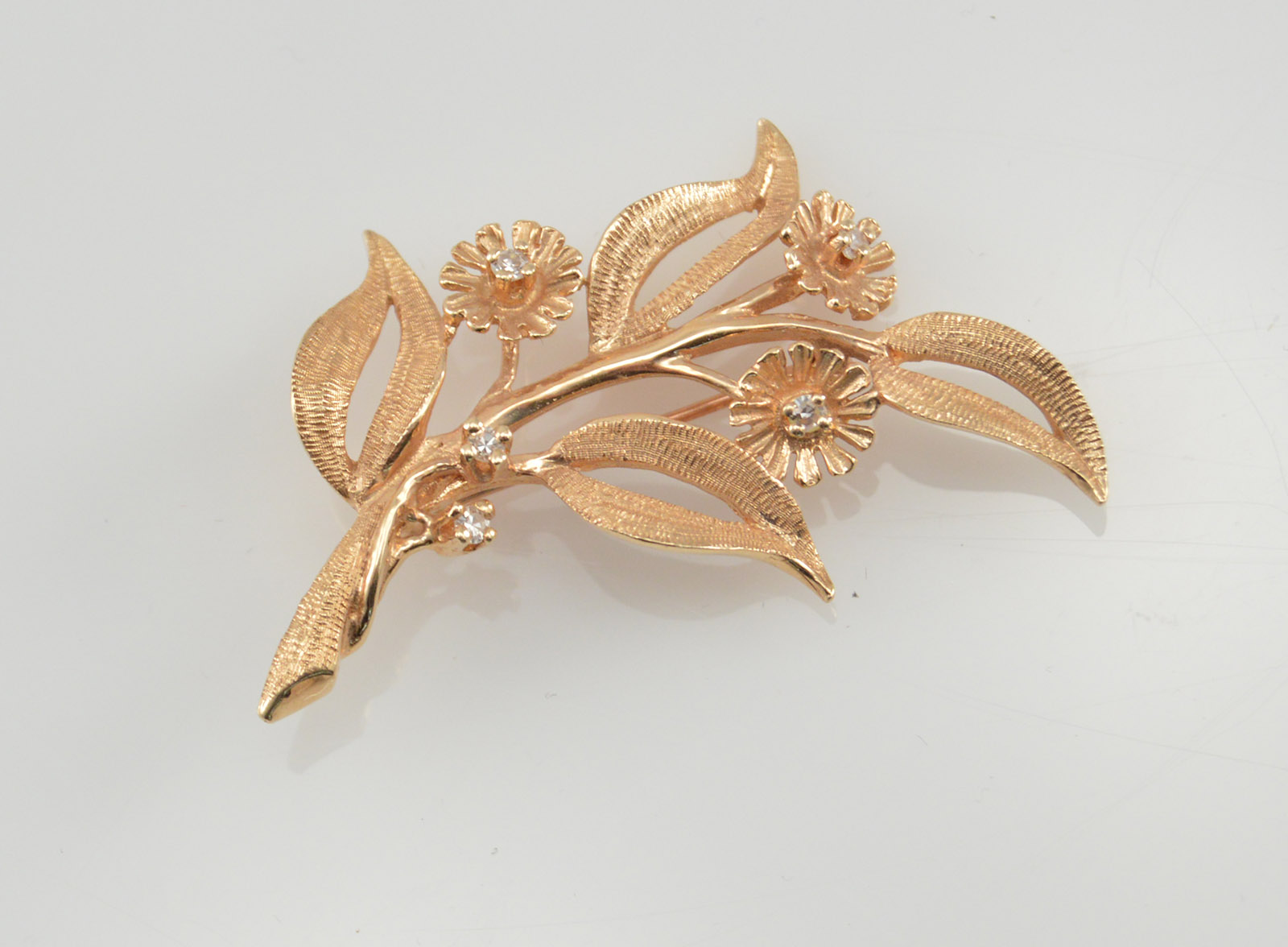7.7g Karbra Floral Branch Pin / Brooch | Property Room