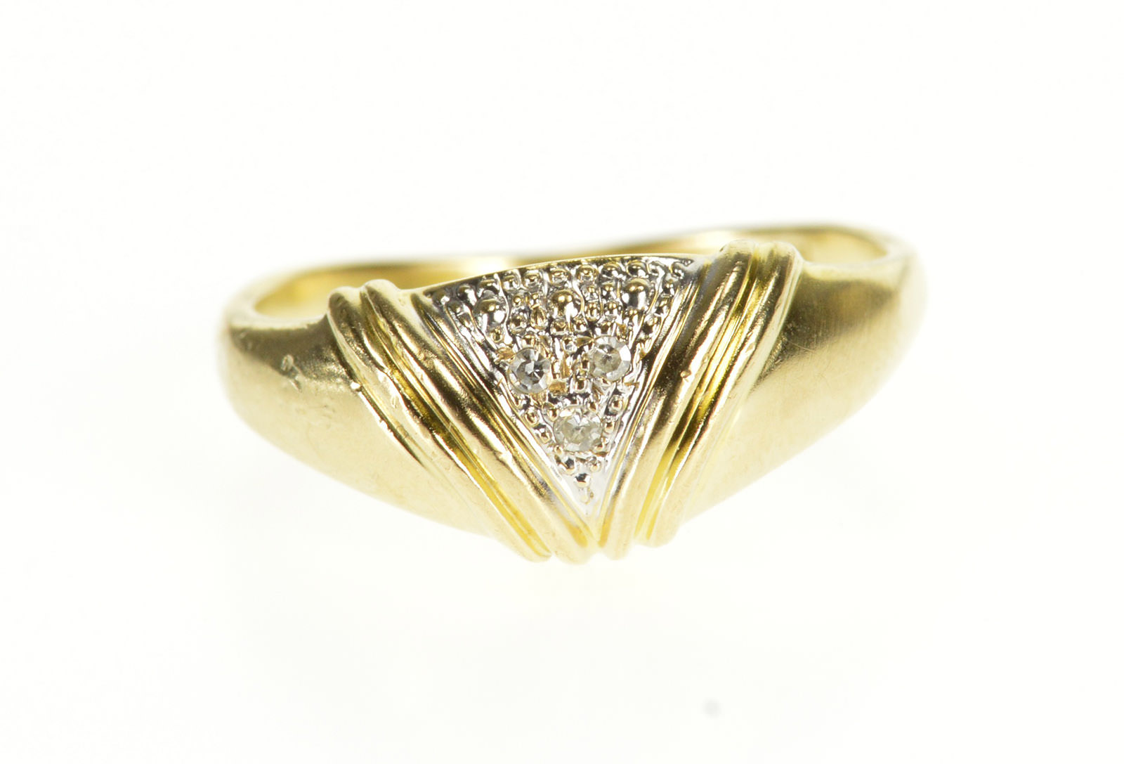 8K Diamond Textured Arrow Accent Grooved Band Yellow Gold Ring, Size 6. ...