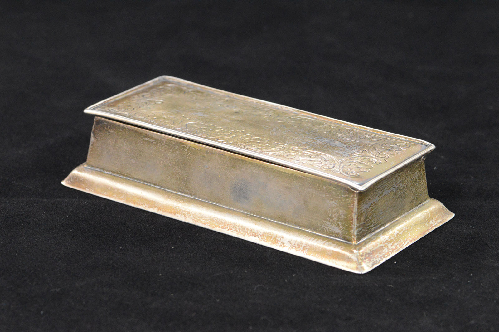 935 Sterling Silver Floral Motif Sectioned Pill Box | Property Room