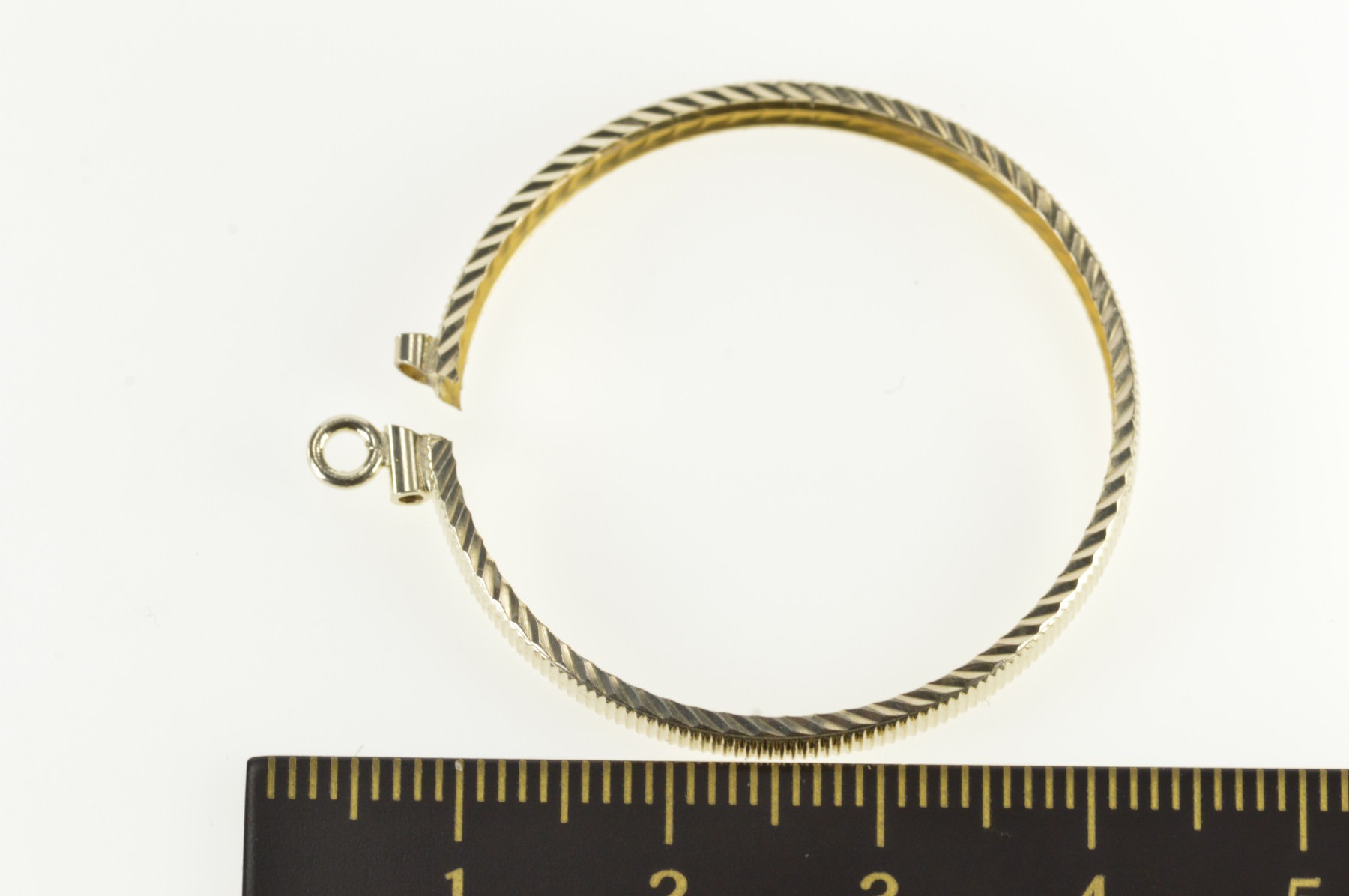 Gold Filled Round Coin Grooved Pattern Bezel Pendant | Property Room