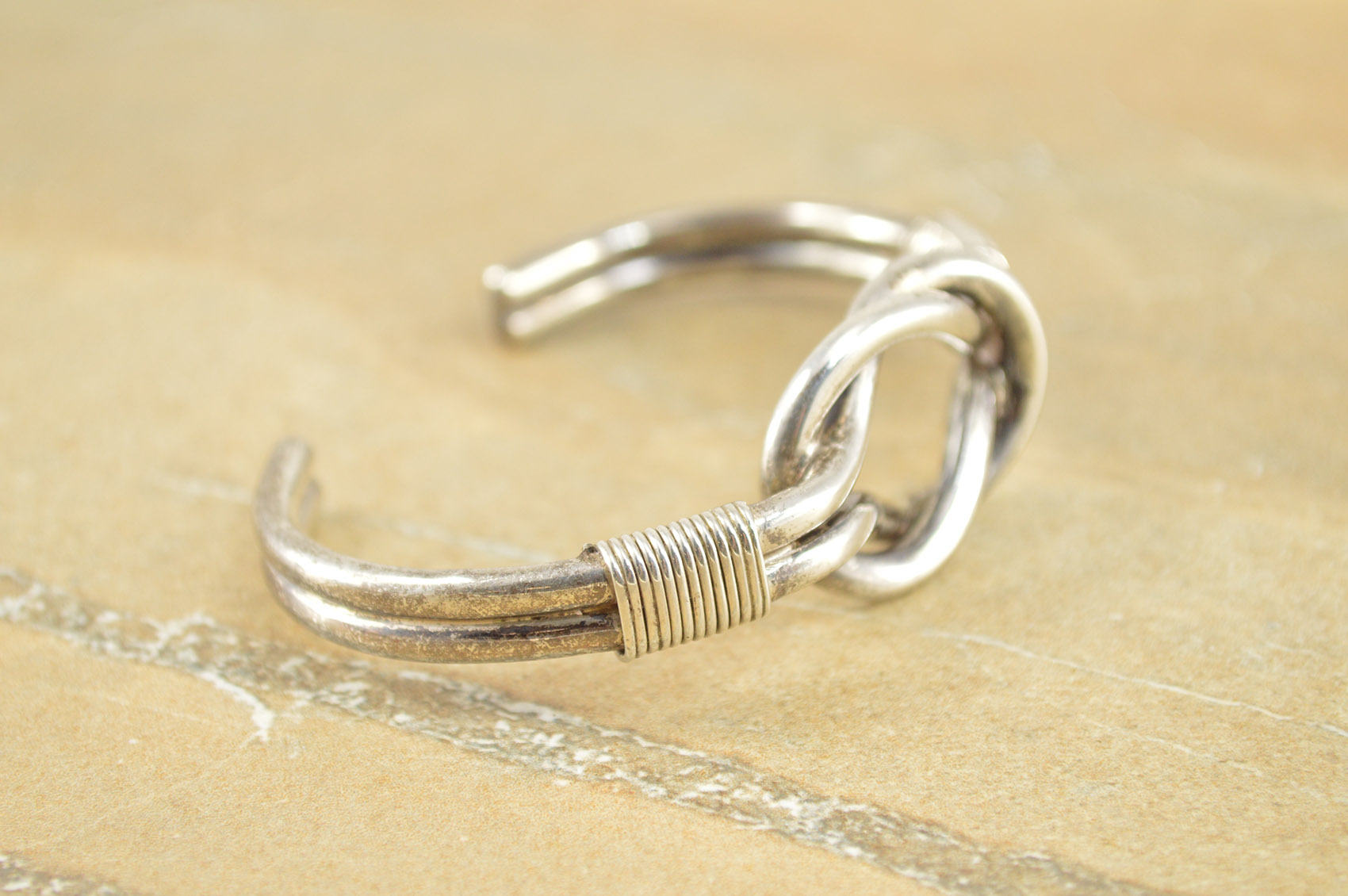 Modern Interlocking Knot Wire Wrap Detail Cuff Bracelet Sterling Silver 37g | Property Room