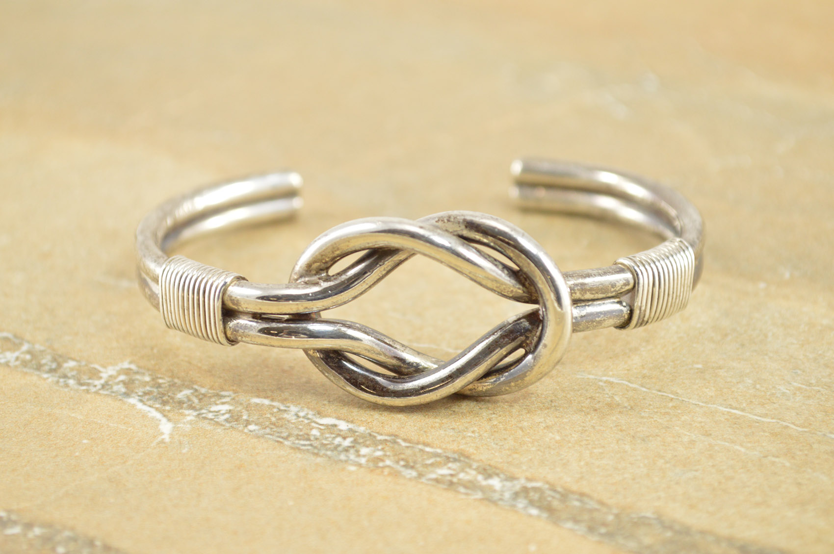 Modern Interlocking Knot Wire Wrap Detail Cuff Bracelet Sterling Silver 37g | Property Room