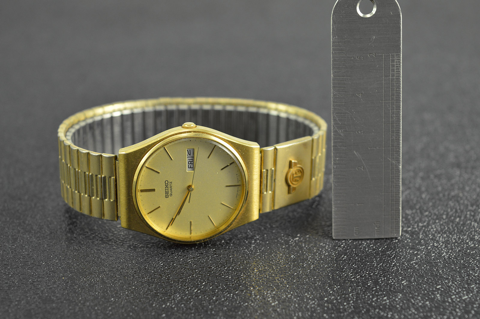 Seiko Quartz Gold Plated Brushed Finish Round 28.3mm Face Marked Base ...