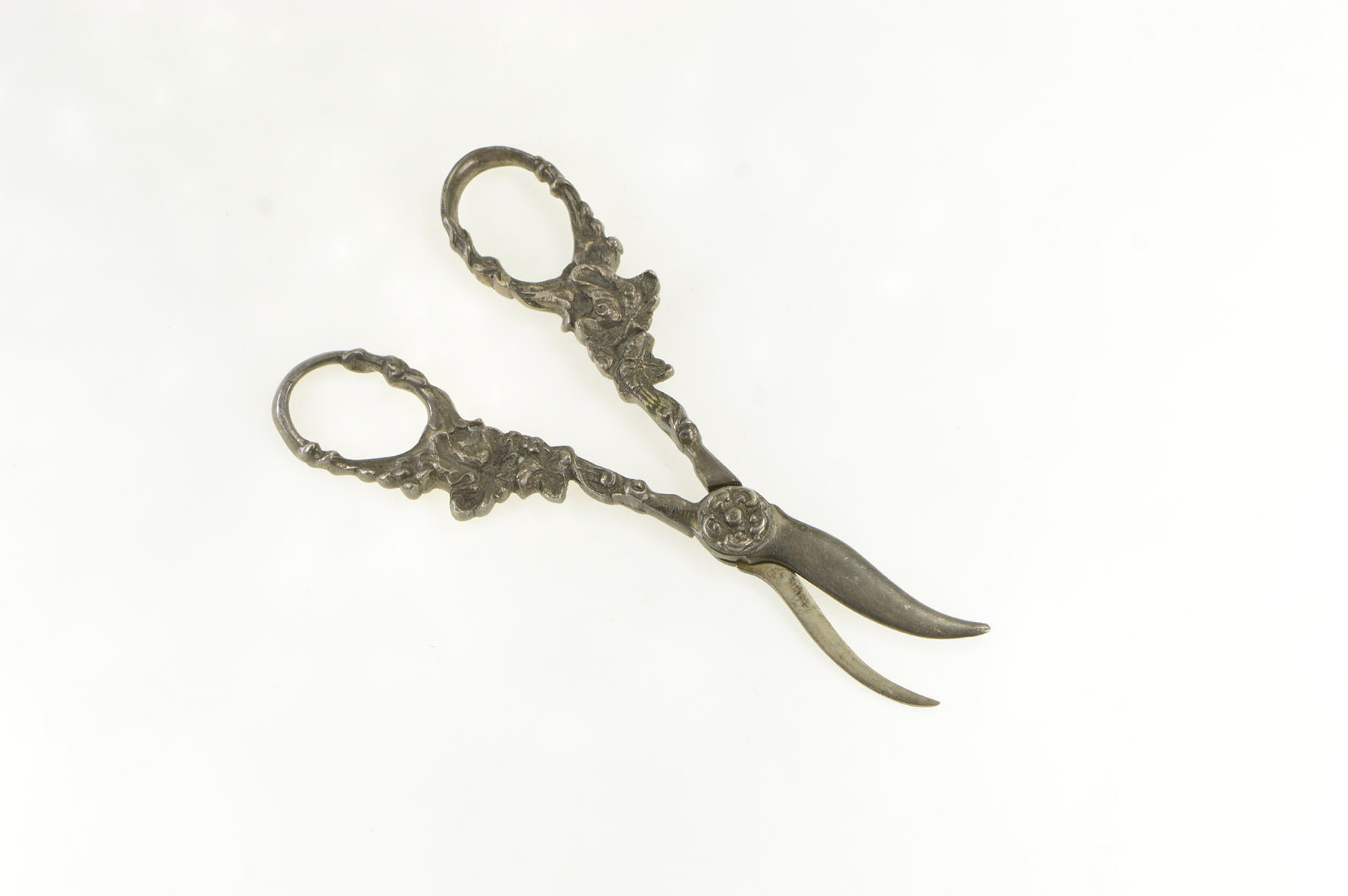 Sterling Silver Oak Leaf Vine Baroque Grape Shears Scissors | Property Room