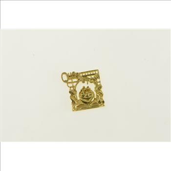18K Queenstown New Zealand Travel Yellow Gold Charm/Pendant | Property Room