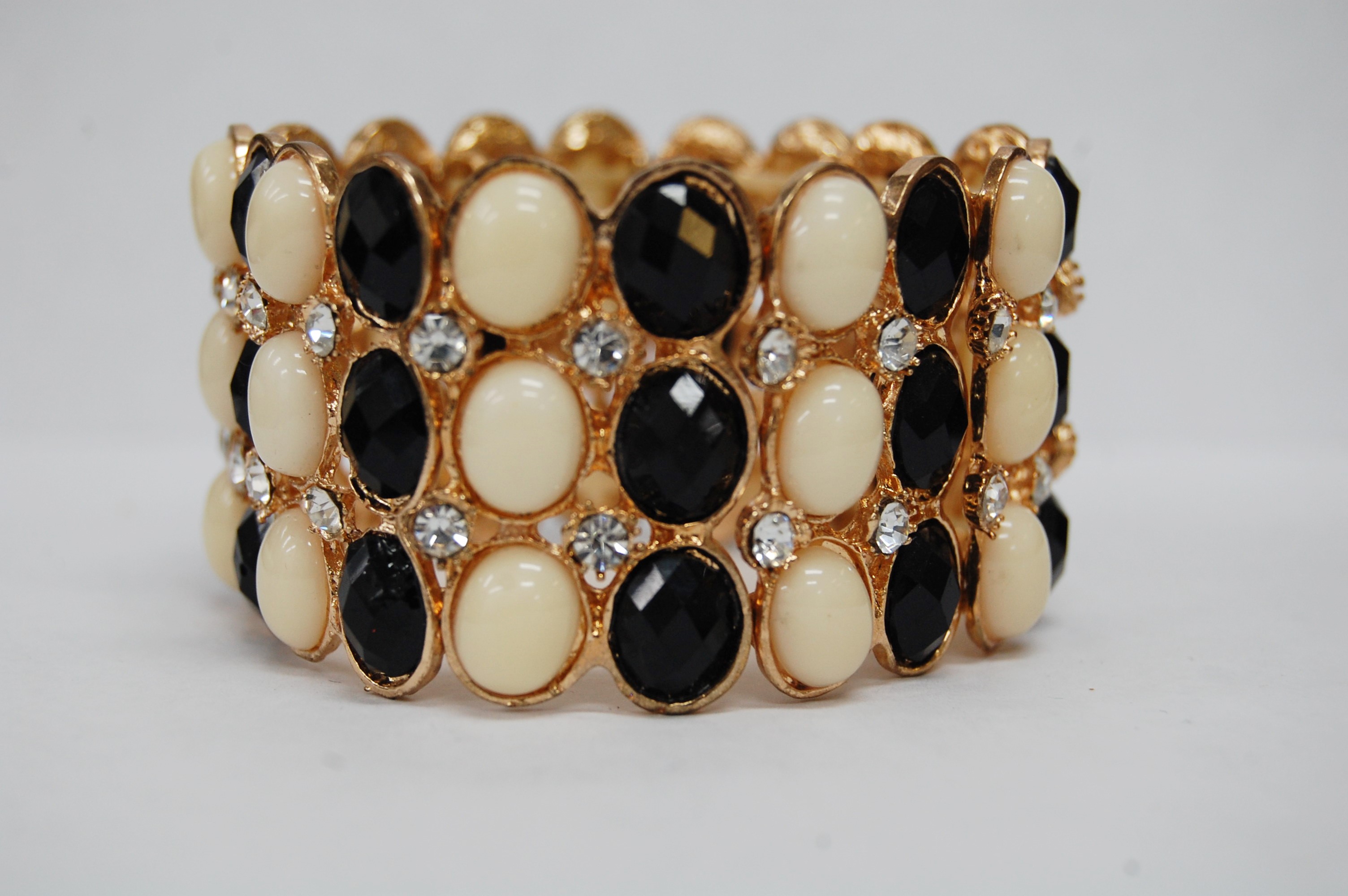 black and white tear drop stretch brecelet | Property Room