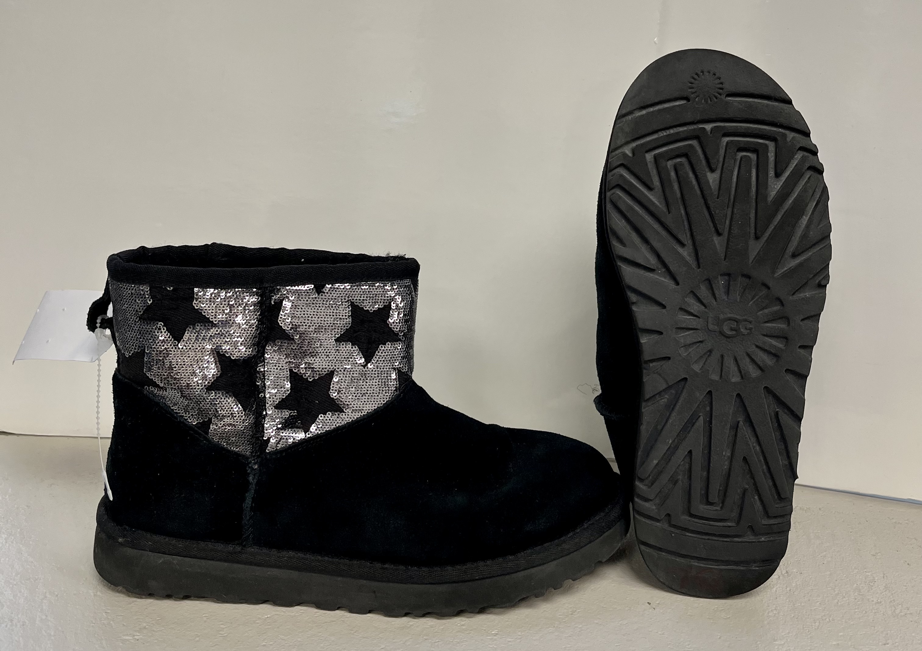 UGG Mini Classic Sequin Star Black, 8 | Property Room