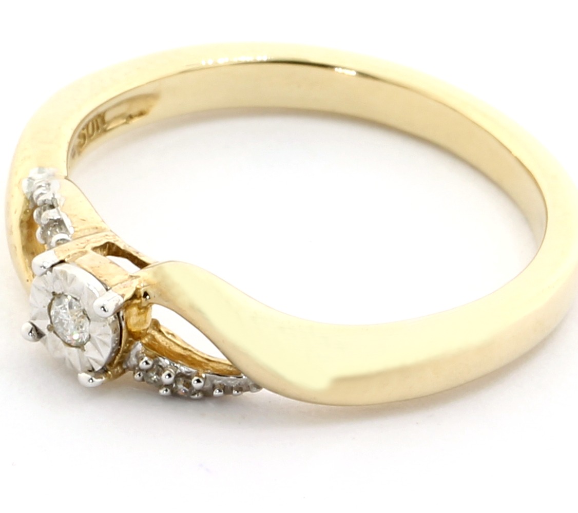 Solid 10k Yellow Gold, 0.05ctw Genuine Diamonds Ring Size 7 | Property Room