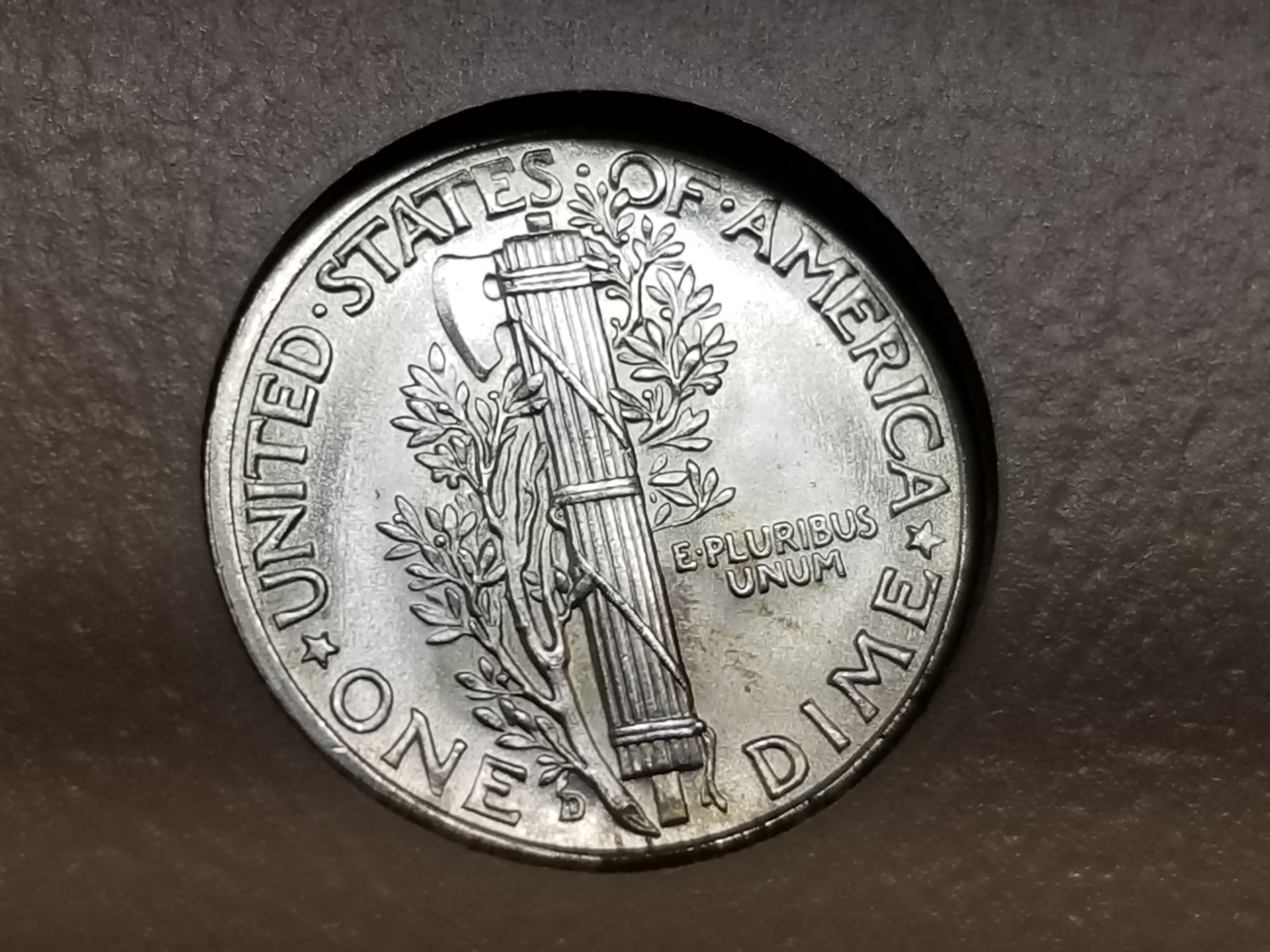 1943 D Mercury Dime Uncirculated Full Split Bands from a Complete Set | Property Room