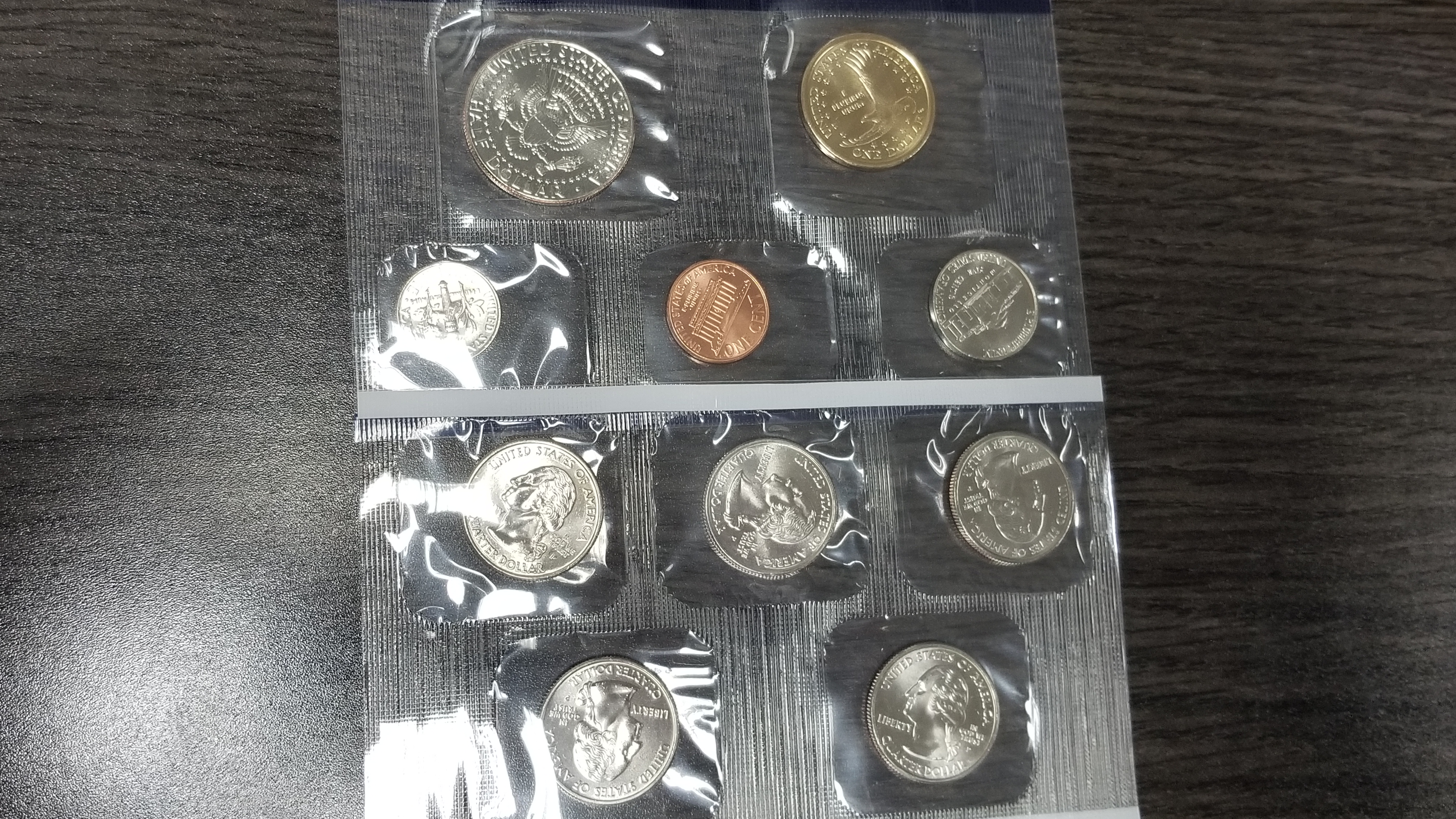 2001 P 10 Coin Mint Set | Property Room