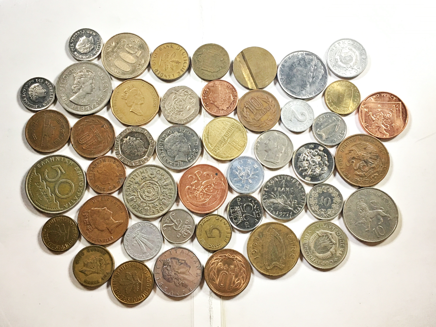 Large Lot of World Coins*Over 8 oz*Japan, Hong Kong, Ireland and More ...