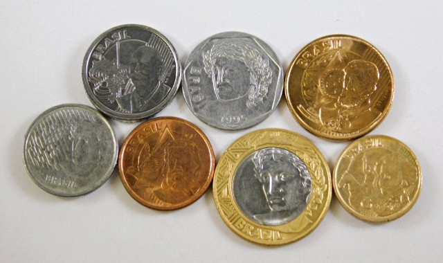 Lot of (7) Brazilian Coin Collection 5, 10, 10, 25, 25, 50 Centavos and ...